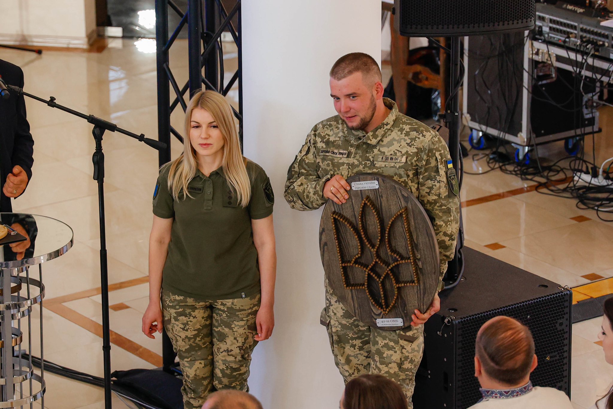 Благодійники на аукціоні понад 3 мільйони гривень для підтримки ЗСУ. Читайте на UKR.NET